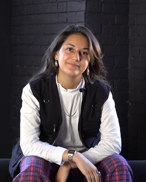 Сеть ювелирных салонов «Аметист г Пермь Маленький аккуратный золотой цветок с жемчужиной в