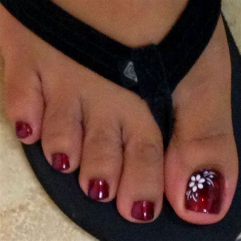 40 Stunning Summer Toenail Designs To Show Off On The Beach Artofit