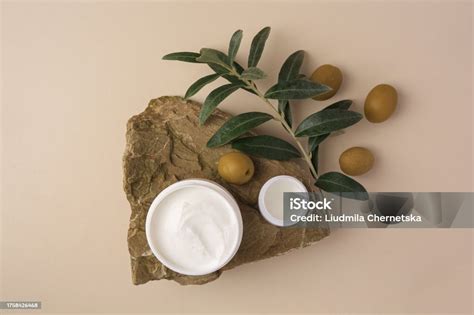 베이지색 배경에 다양한 천연 화장품을 사용한 플랫 레이 구성 0명에 대한 스톡 사진 및 기타 이미지 0명 건강한 생활방식 구도 Istock