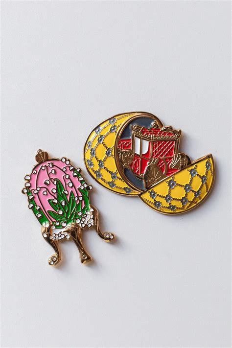 Магнит яйцо Ландыши фото цена описание Купить Магнит яйцо Ландыши в магазине музея Фаберже