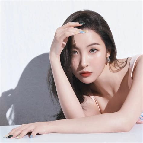 ソンミ、致命的なセクシーさでネイル誇る K Pop、韓国エンタメニュース、取材レポートならコレポ！