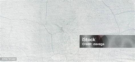 눈에 띄는 균열과 거친 질감이 있는 흰색 벽의 클로즈업 포스터 배너 배경 및 기타 디지털 요구 사항을 위한 클래식 복고풍 질감 0명에 대한 스톡 사진 및 기타 이미지