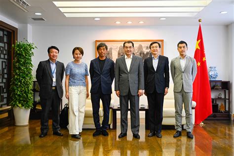驻日本大使吴江浩会见日本滑雪教练佐藤康弘 中华人民共和国驻日本国大使馆