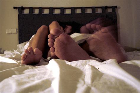 Tienes distracciones durante el sexo Descubre por qué te sucede y cómo remediarlo