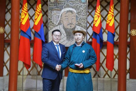 Монгол Улсын Ерөнхийлөгчийн зарлигаар Хүнс хөдөө аж ахуй хөнгөн үйлдвэрийн салбарын баялаг