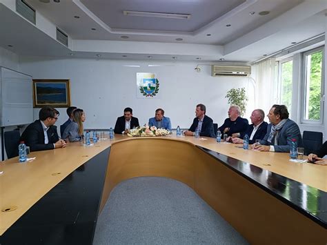 ФОТО Градоначалникот Пецаков оствари средба со делегација од економскиот совет при чешкиот