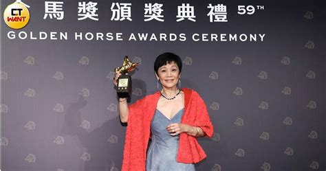 金馬59／張艾嘉三度奪影后哽咽致謝 台下還原寶石項鍊去哪了 娛樂 Ctwant