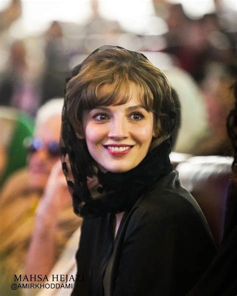 مهسا حجازی با پوششی خاص در جشن منتقدان سینما عکس