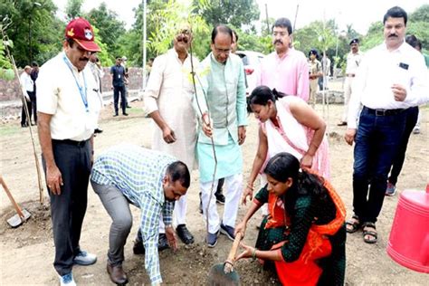 Cm Shivraj Chouhan Plants Peepal Neem And Harsingar Saplings Odisha