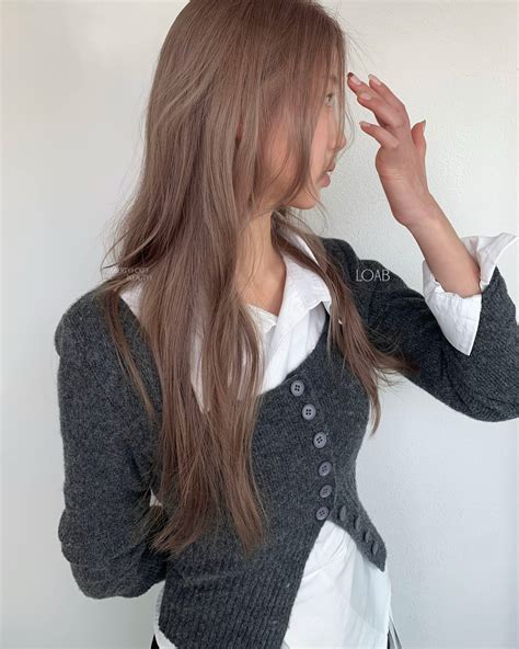 한남동미용실 로어브 유이 허쉬펌 샌드펌 러피펌 외국애기머리색 뿌리염색과 토닝작업으로 이렇게 밀키한 매트브라운 컬러감 유지중 🪽 늘 전체염색을 하기보다는 이렇게 중간중간