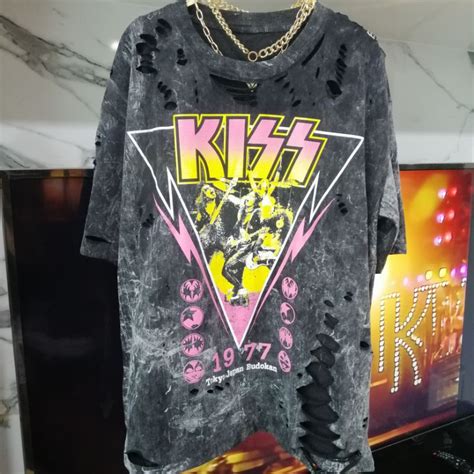 เสื้อยืดขาด เสื้อวงแต่งขาด อก44 46 ยาว28 สุดเซอร์แนววินเทจ ผ้าฟอก ทรงoversize แฟชั่นผู้ชายและ