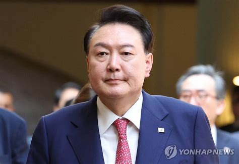 尹 지지율 237 3주 만에 하락세 멈춰부정평가 21％p 내린 730％