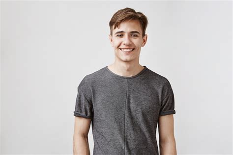 Imágenes de Joven Descarga gratuita en Freepik