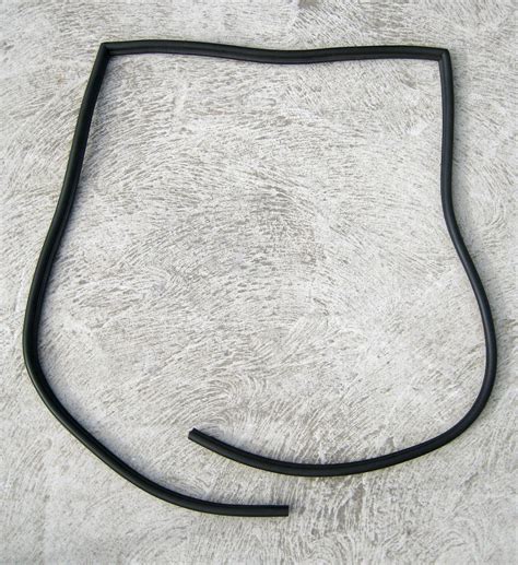 Door Seal Lh Front Defender