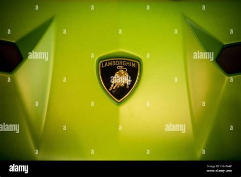 Lamborghini emblem -Fotos und -Bildmaterial in hoher Auflösung – Alamy