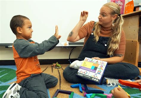 L.A. Unified’s bilingual program for deaf students hailed as a model ...