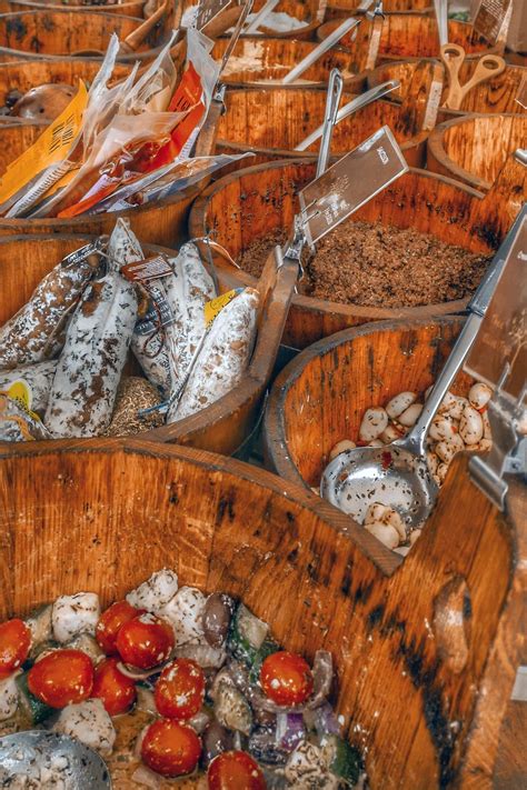 무료 사진 나무 바구니에 담긴 시장 포장 마차 식품