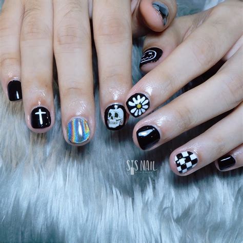 เล็บผู้ชายก็จะเท่ห์ๆหน่อย🖤 📞 Sis Nail ร้านทำเล็บสวนตูล Facebook