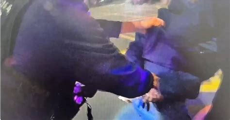 高雄男當街「亮開山刀揮舞」奔逃600m遭逮！妻嚇壞：以為他「起乩」 社會 Ctwant