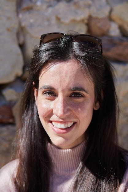 Chica Sonriente En Un D A Soleado Foto Premium