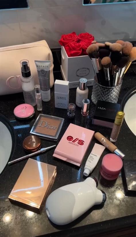 Pin By ♡𝐂 On ೃ࿐ Makeup Makeup Obsession Makeup Eyeliner Makeup Needs