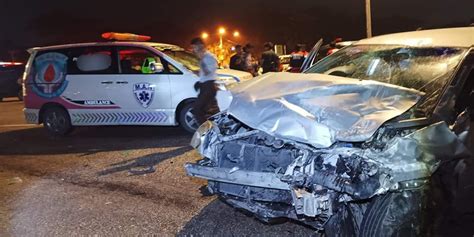 လှိုင်သာယာတွင် ကား ၂ စီးတိုက်မိပြီး လူ ၅ ဦးဒဏ်ရာရ