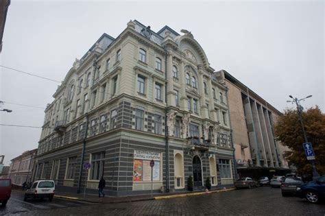 C4 У Чернівцях повідомляють про «замінування Центрального палацу культури що відомо відео