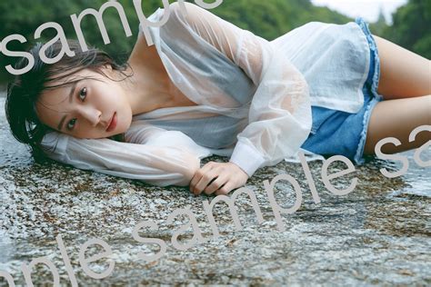 櫻坂46・小林由依2nd写真集『意外性』 ランダム封入特典のポストカード全6種の絵柄が解禁｜real Sound｜リアルサウンド ブック