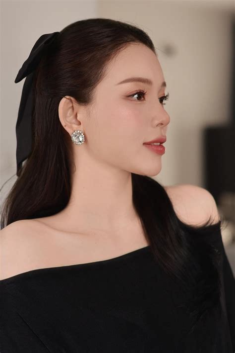 Linh Rin Khoe Visual Cực đỉnh Nhưng Netizen Lại Chú ý Tới Món đồ