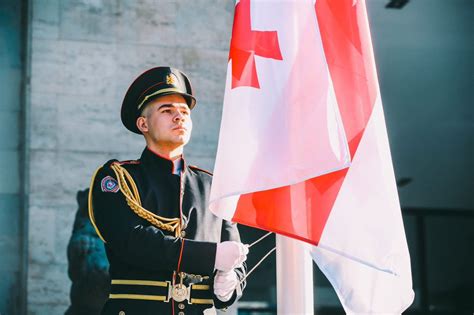 სახელმწიფო დროშის დღესთან დაკავშირებით შინაგან საქმეთა სამინისტროს სხვადასხვა დანაყოფში დროშის