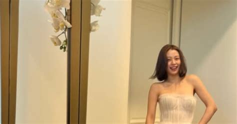 개념 배우 고민시 아찔 시스루 드레스 자태