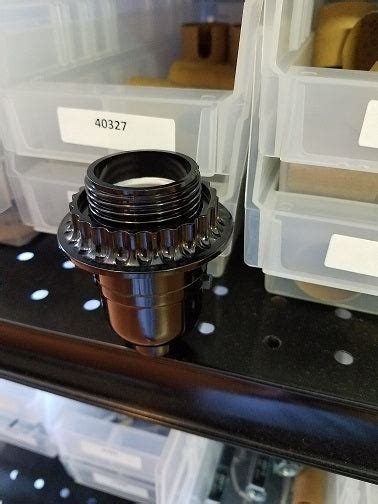 Medium Base On Off Push Thru Phenolic Socket With Threaded Shell And Ring 47683 Antique