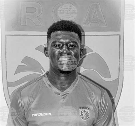 21 годишният футболист от Кот дИвоар Мустафа Сила почина по време на мач Утро