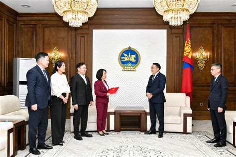 “Олон хүүхэд төрүүлж өсгөсөн эхийг урамшуулах тухай хуульд өөрчлөлт оруулах тухай” хуулийн төсөл