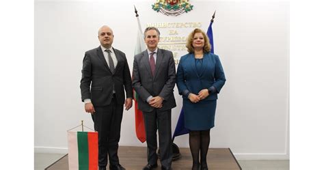 Министър Проданов и посланикът на Испания обсъдиха туризма след пандемията