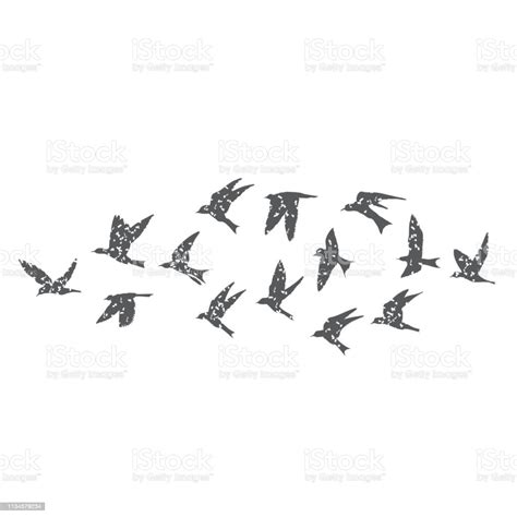 흰색 바탕에 도시 비행 조류의 실루엣입니다 영감 바디 플래시 문신 잉크 질감 된 점묘 회색 조류의 세트는 손으로 만든 제비를 비행 벡터 찌르레기에 대한 스톡 벡터 아트 및