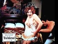 Andréa Ferréol desnuda en El trío infernal