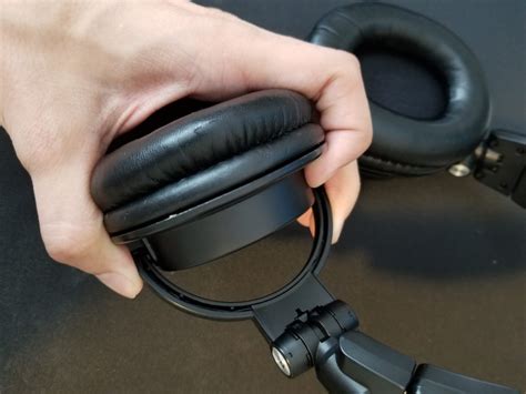 How To Replace Headphone Pads Guide To Replace Earpads Dot Esports