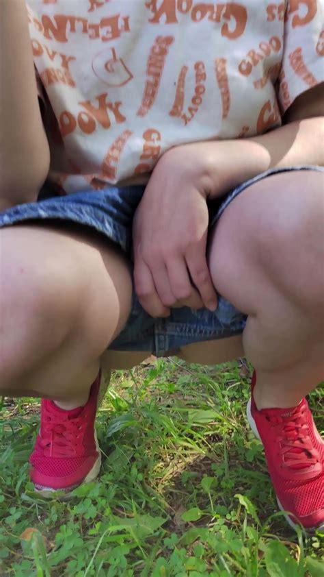 Lick My Pussy After I Pee Outside