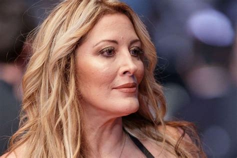 Le Mensonge Cest Pas Beau Loana La Starlette Accusée Davoir Menti
