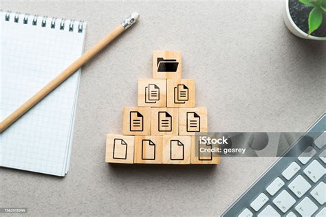 개념 문서 관리 시스템 또는 Dms 폴더 및 파일의 카탈로그 및 구조 보관 0명에 대한 스톡 사진 및 기타 이미지 0명 가상현실 검색 Istock