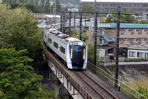 新塩川橋梁の特急あずさ くまぶろ