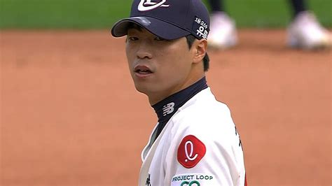 다음스포츠 팀 최다 타이 시즌 25홀드를 달성하는 구승민 8회초