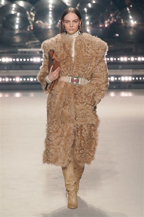 Шуба из искусственного меха модные тенденции 95 фото