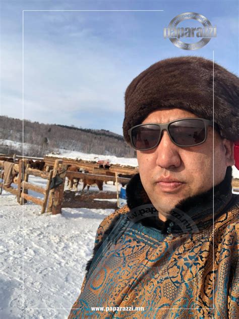 Photo Paparazzi •••Хип хоп холбооны ерөнхийлөгч Баавар малчин болжээ