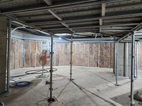 2024 05 27 아침조회 수배전반반입설치 예배당벽체 라인유공보드부위 석고보드 타공 2 3층 주차장 벽체 드라이비트 마감 외벽판넬설치 화장실 타일 계단