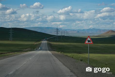 ЗӨВЛӨГӨӨ Хурдтай явж байх үед автомашины дугуй хагарвал юу хийх вэ