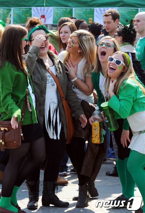 성 페트릭 데이 축제 즐기는 외국인들 뉴스1