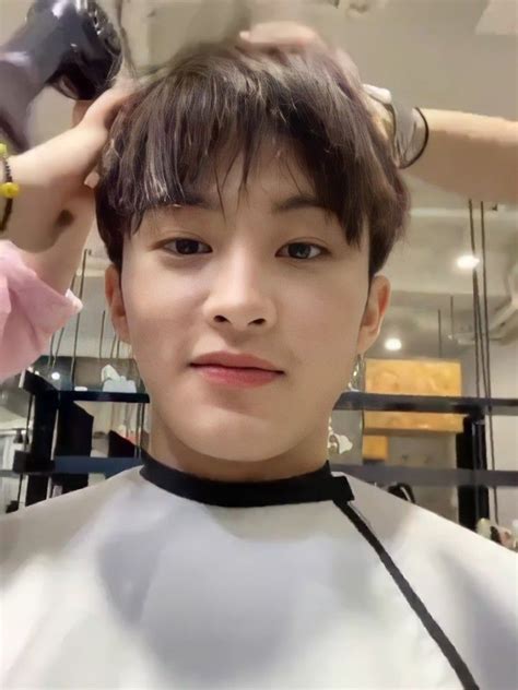 Pin Di Mark Lee