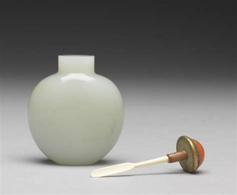 清 青白玉鼻烟壶七 图3 台北故宫博物院馆藏 古玩图集网